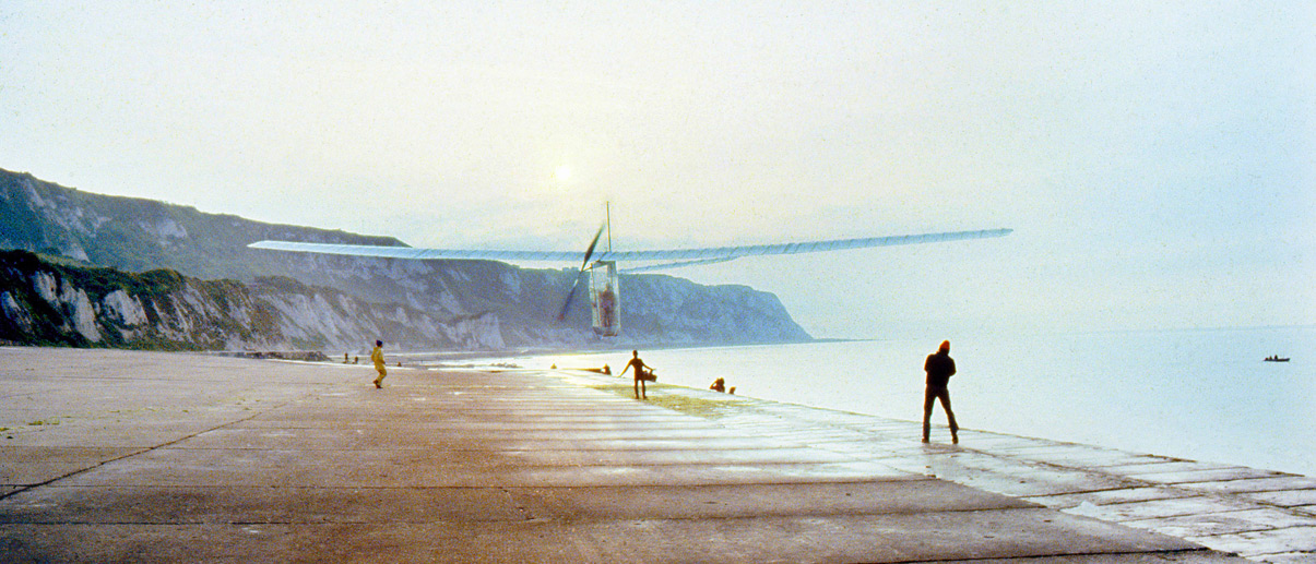 Gossamer Albatross, 1st human powered aircraft to fly across the ...
